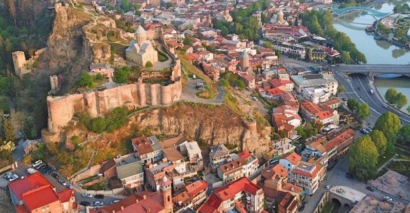 ქვევრის ან ღვინის ბოთლის ძეგლი თბილისში - მოქალაქის იდეა მერს | BPN.GE