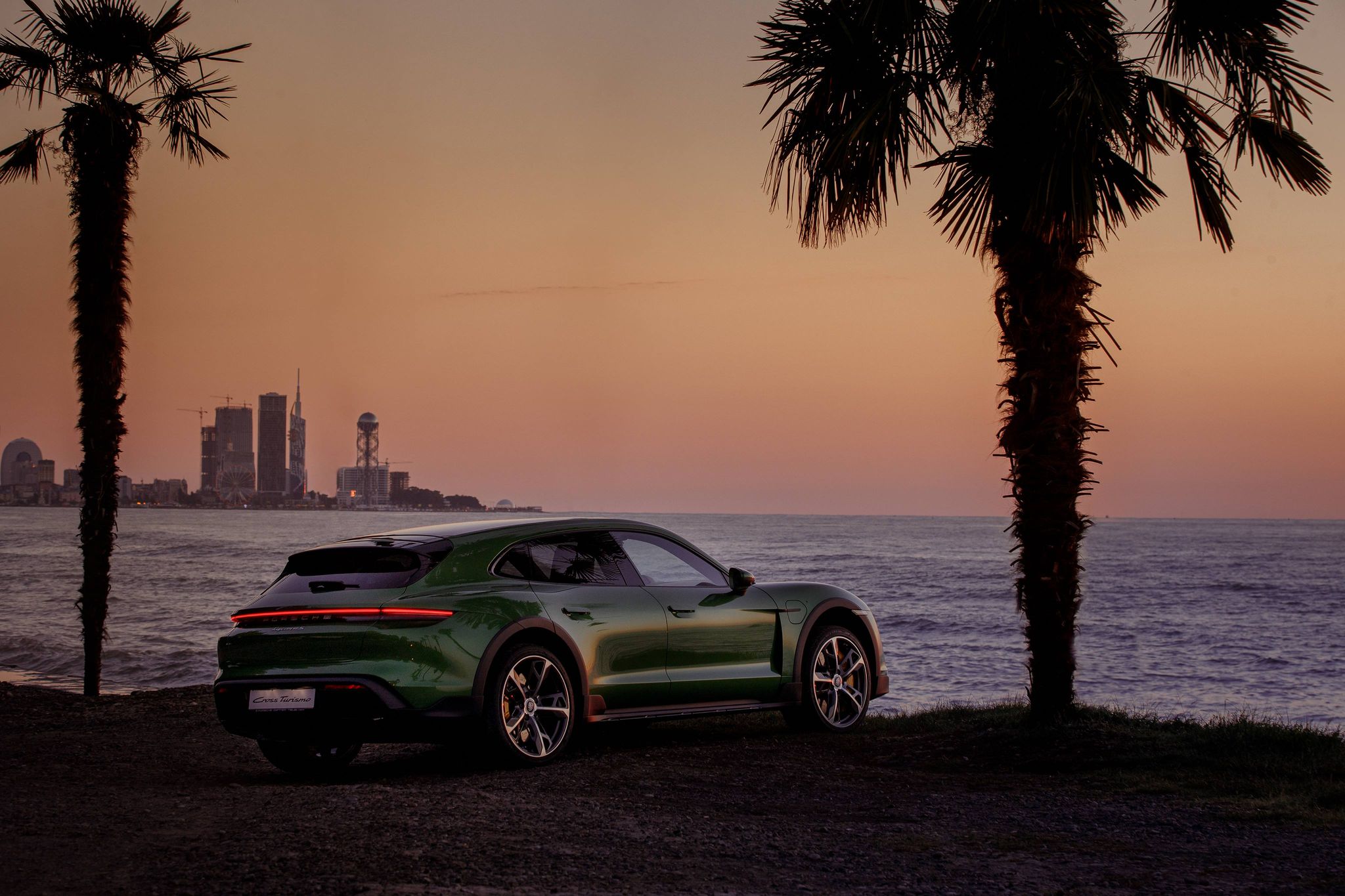 პორშეს ახალი, უნიკალური ელექტრომობილი Taycan Cross Turismo ...