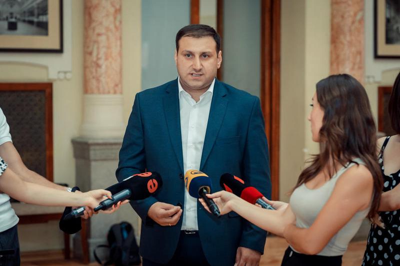 ანტიკორუფციული მოძრაობა - მერიამ მზიურის პარკში მრავალსართულიანი ...